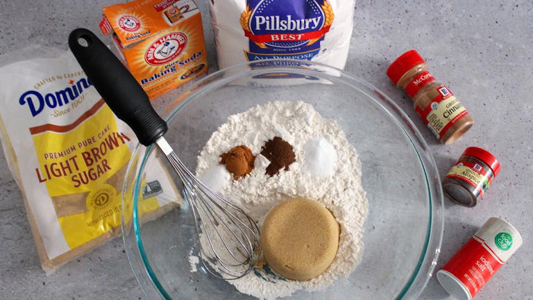 These adorable, sweet, and spicy caramel apple cakes will make you feel ...