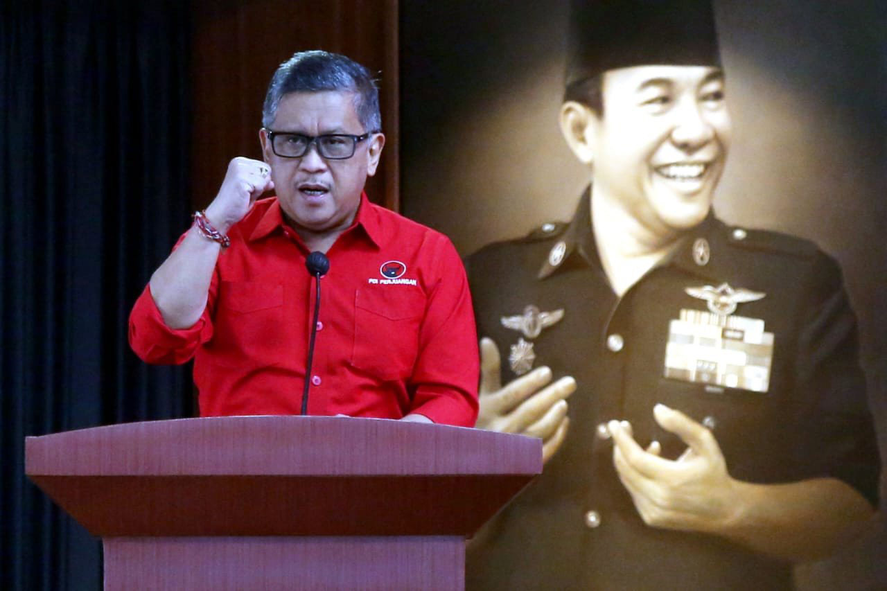 Hari Ini Hasto Pertahankan Disertasi di UI, Semoga Dihadiri Bu Mega ... Hari Ini Hasto Pertahankan Disertasi di UI, Semoga Dihadiri Bu Mega ...