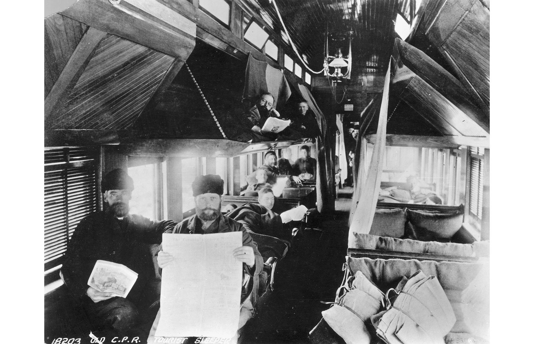 Stunning glimpses of early tourism in black-and-white images
