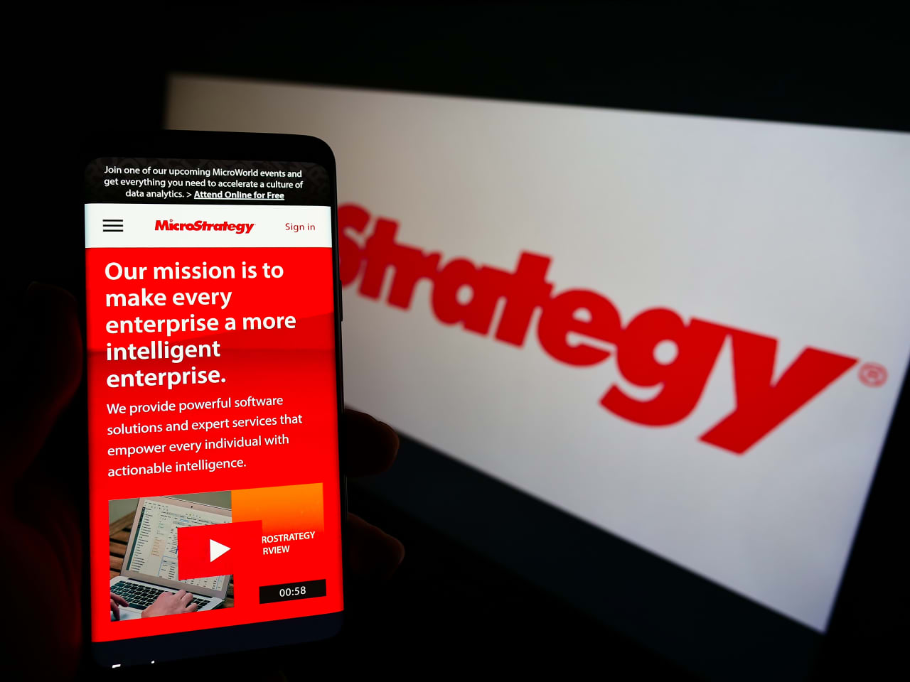 MicroStrategy Stock Tumbles. The Value of Its Bitcoin Hoard Is Falling.