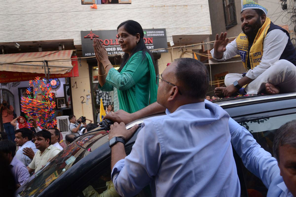 HC notice to Sunita Kejriwal, others for violating court's video ... HC notice to Sunita Kejriwal, others for violating court's video ...