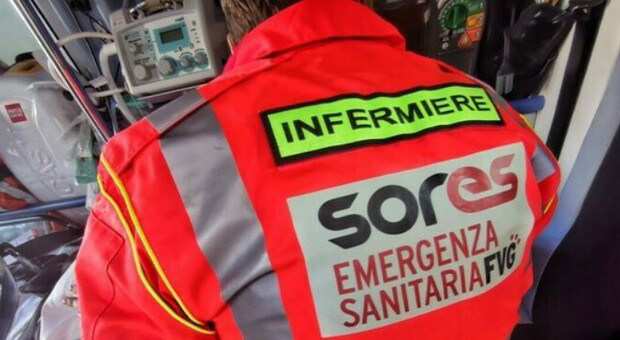 Malore sul campo di calcetto per un 24enne, i compagni di squadra ... Malore sul campo di calcetto per un 24enne, i compagni di squadra ...