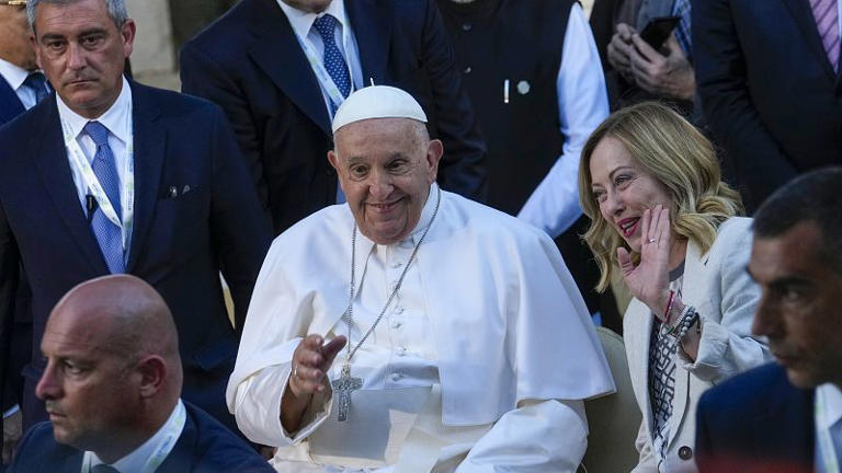 Papst Franziskus nimmt zum ersten Mal am G7-Gipfel teil und warnt vor ... Papst Franziskus nimmt zum ersten Mal am G7-Gipfel teil und warnt vor ...
