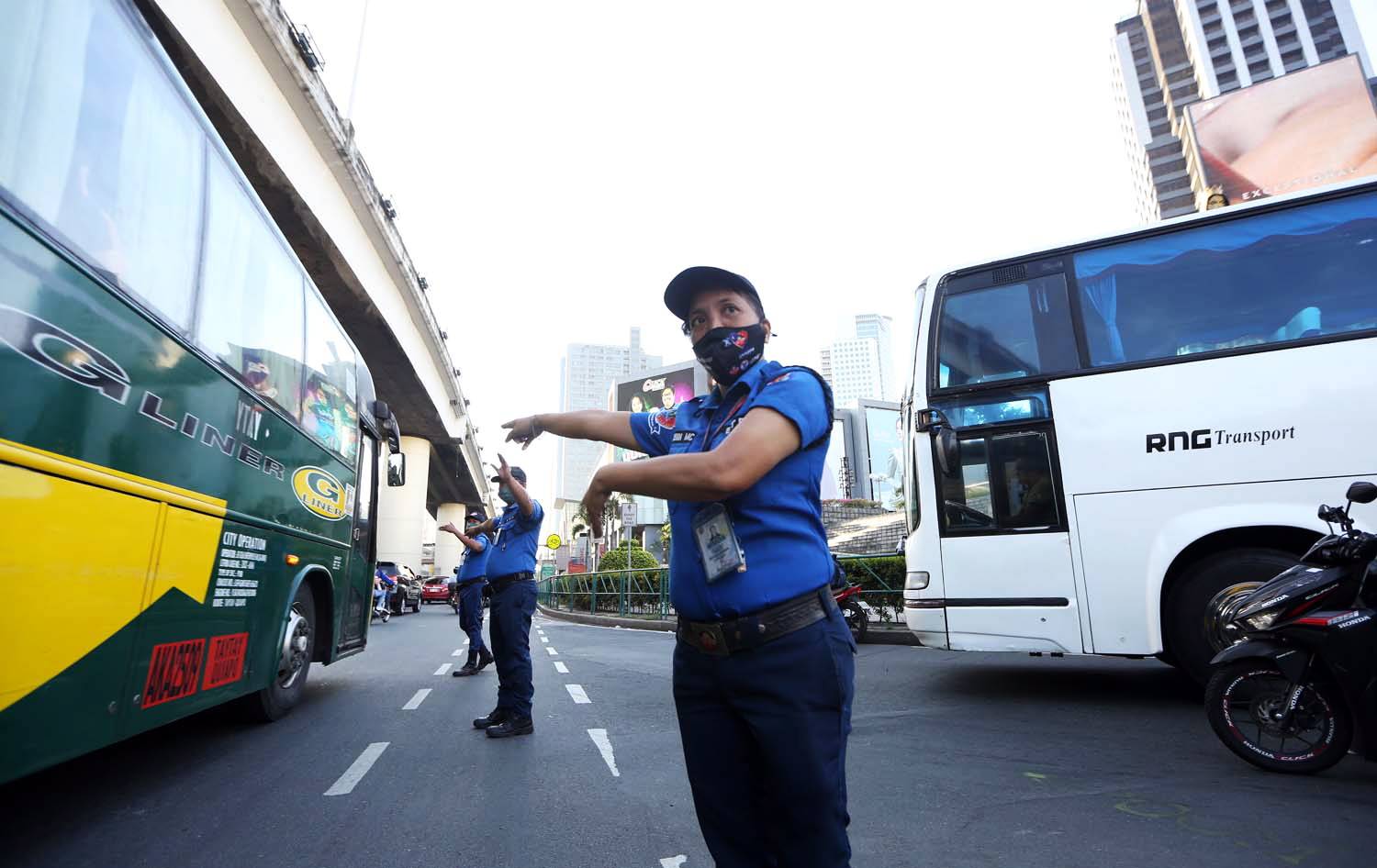 MMDA to deploy 2,500 traffic enforcers today, April 21