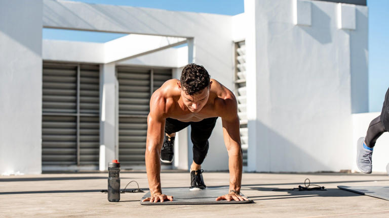 Calisthenics coach says this is the 20-minute workout you need to build ...