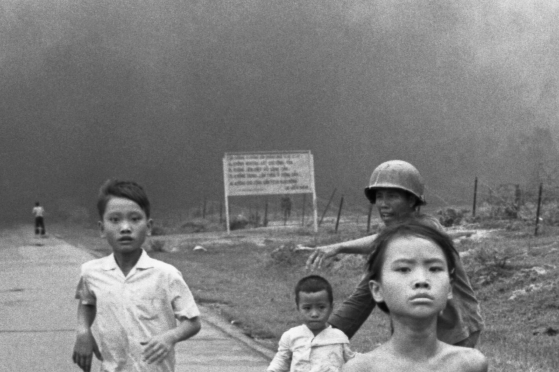 La foto più emblematica della guerra del Vietnam: la storia della ...