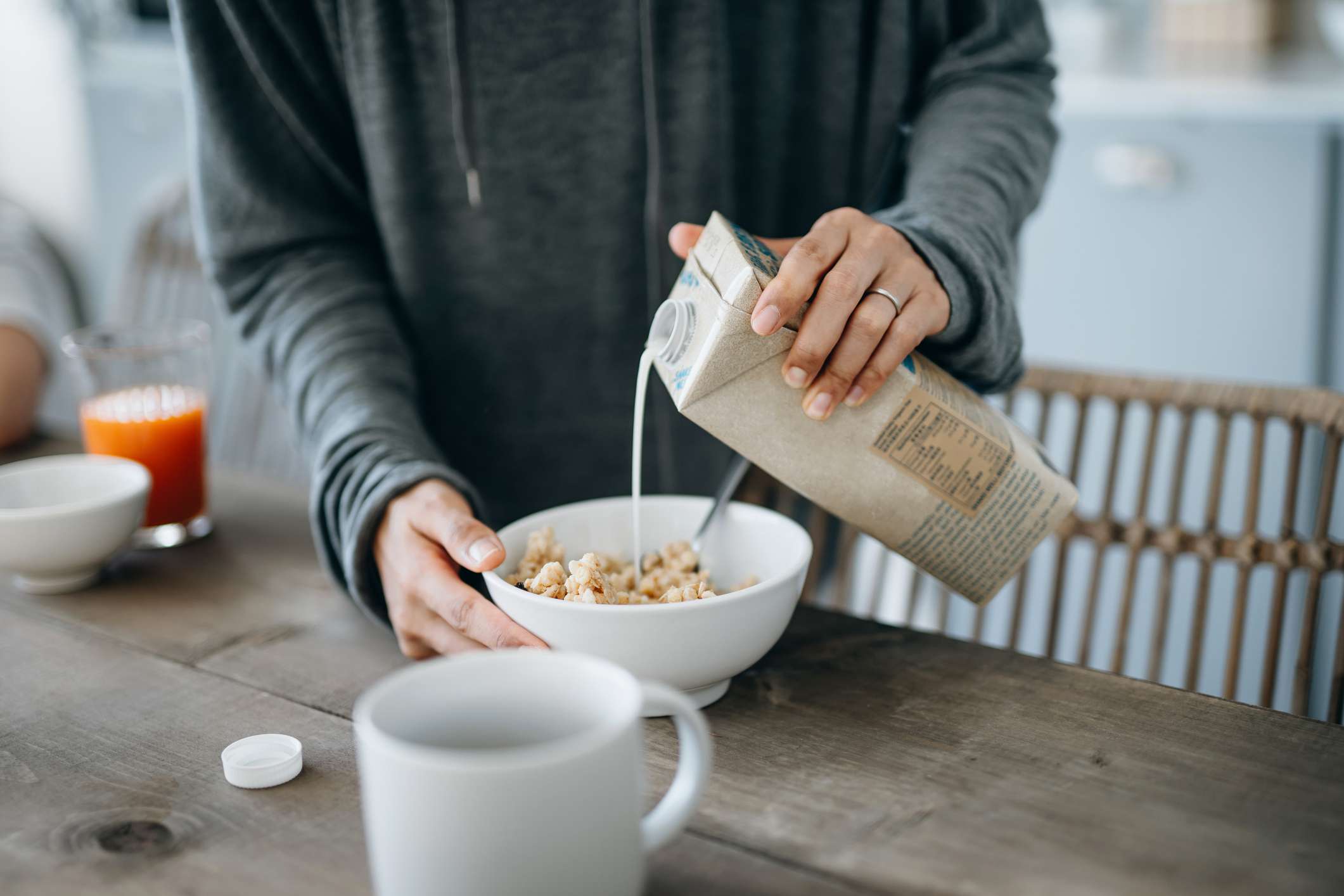 The 11 Healthiest Milks and Plant-Based Alternatives