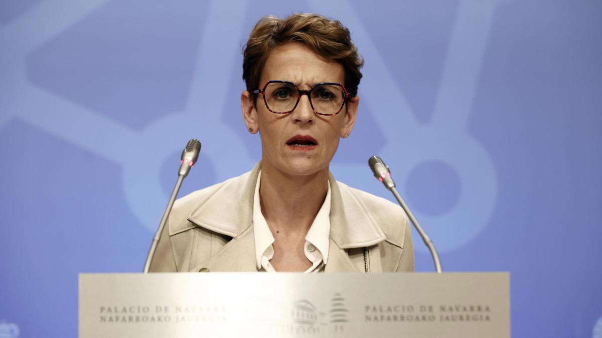 El Parlamento de Navarra rechaza apoyar a la Monarquía con el voto de ... El Parlamento de Navarra rechaza apoyar a la Monarquía con el voto de ...