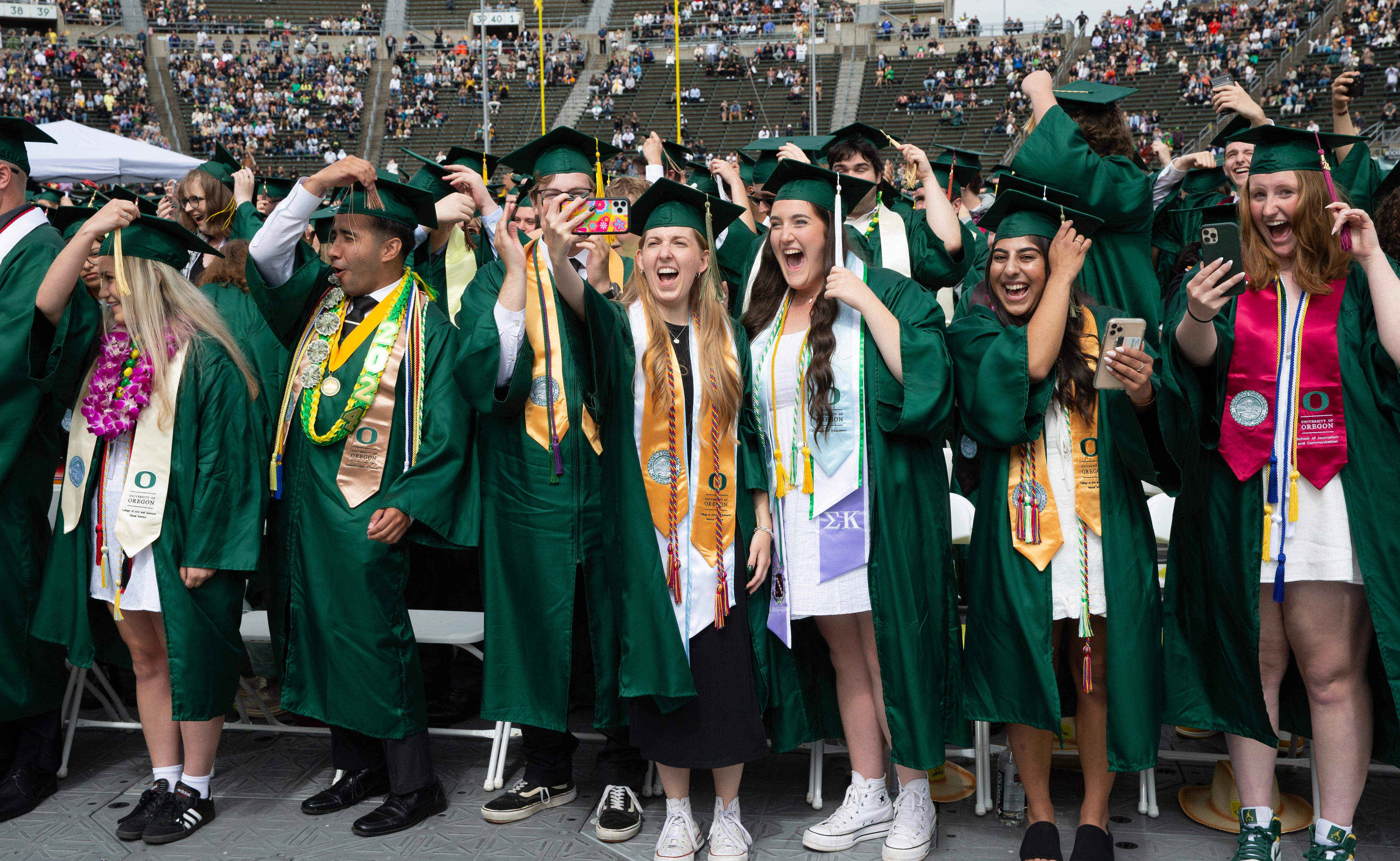 What to know about University of Oregon's commencement ceremony for ...