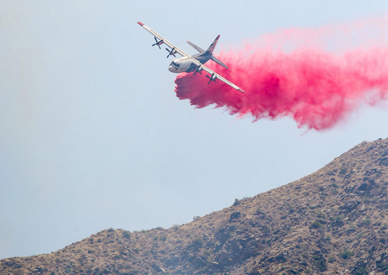 Baxter Fire: Brush fire in Menifee grows amid breezy conditions ...