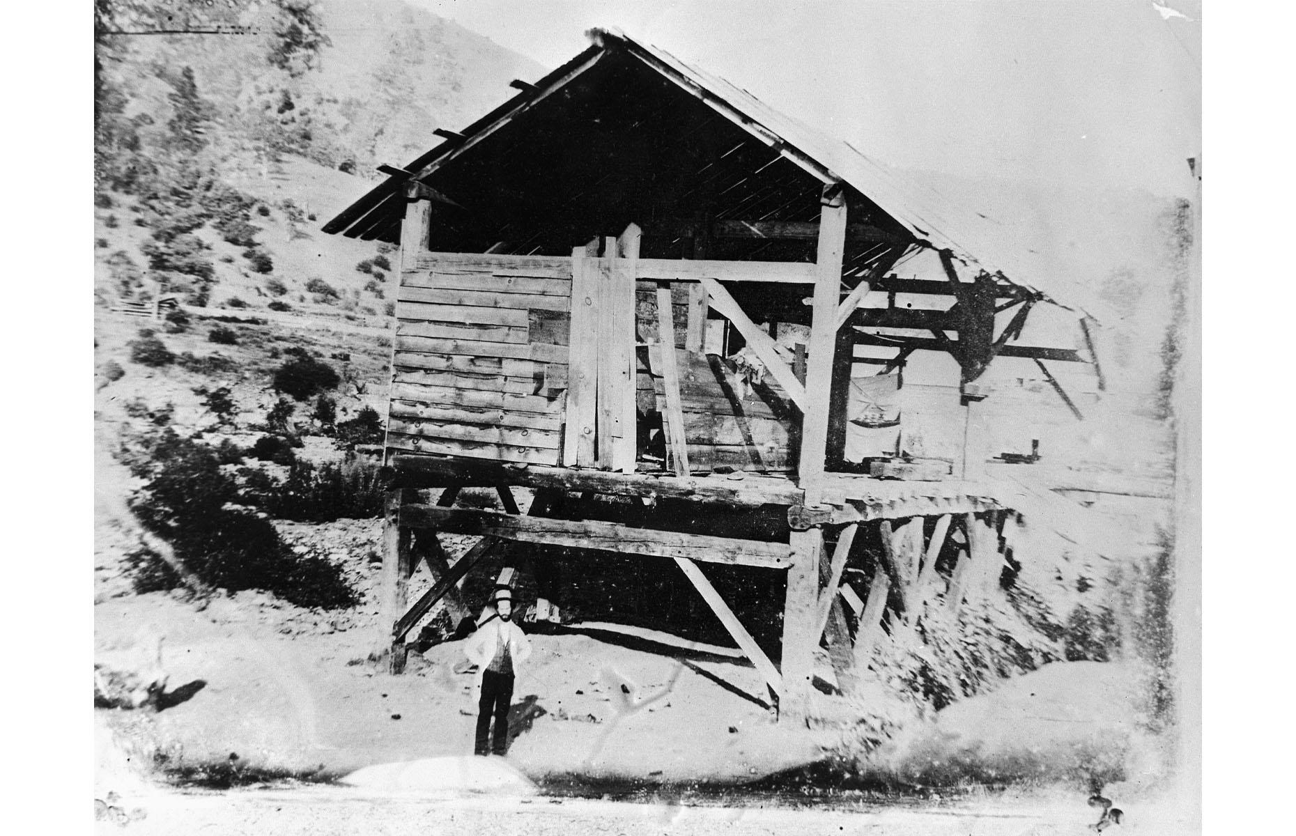 Revealed: Incredible Vintage Photos Capture The World's Greatest Gold ...