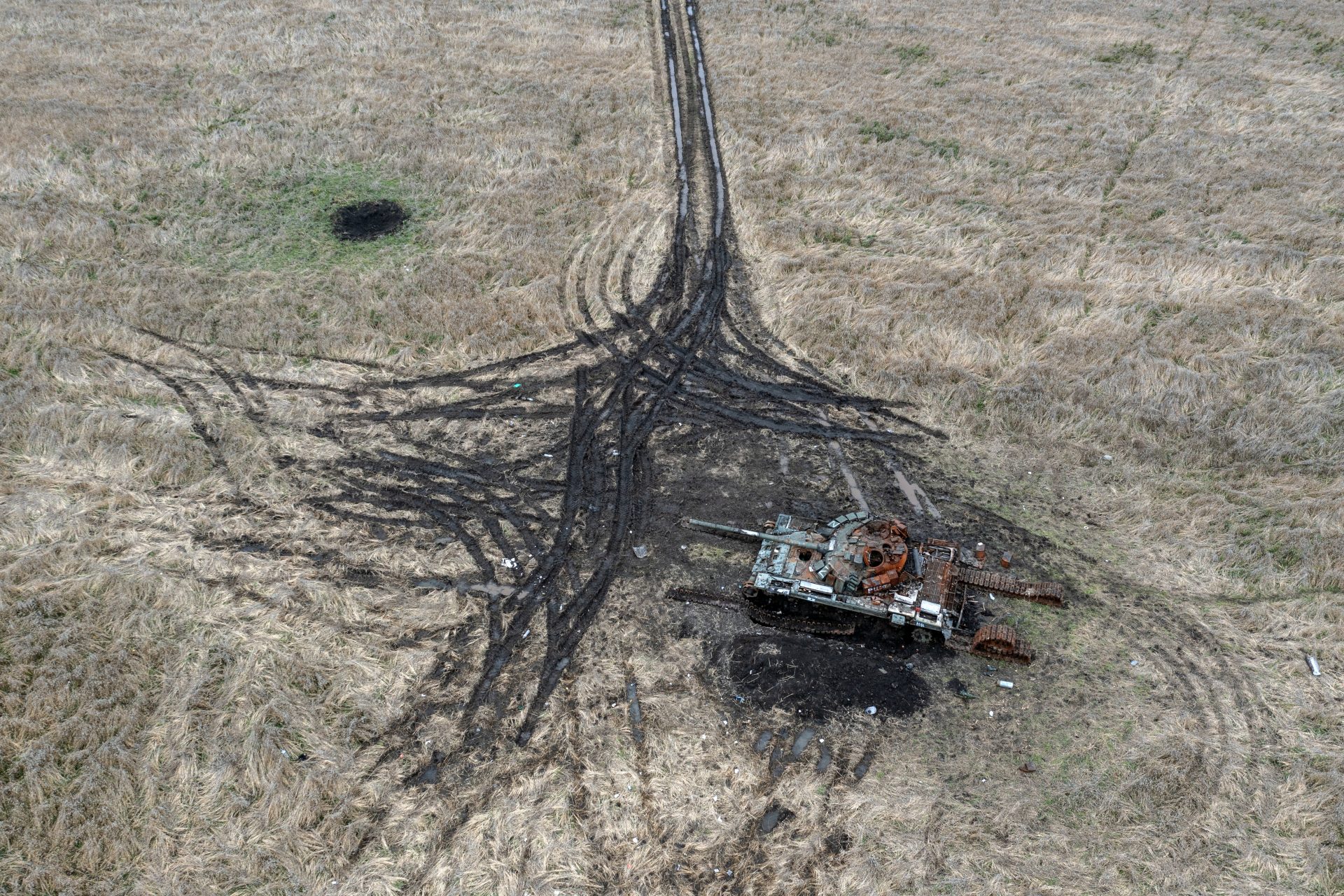 Frontline Victory: Ukrainian forces achieve stunning FPV drone strike ...