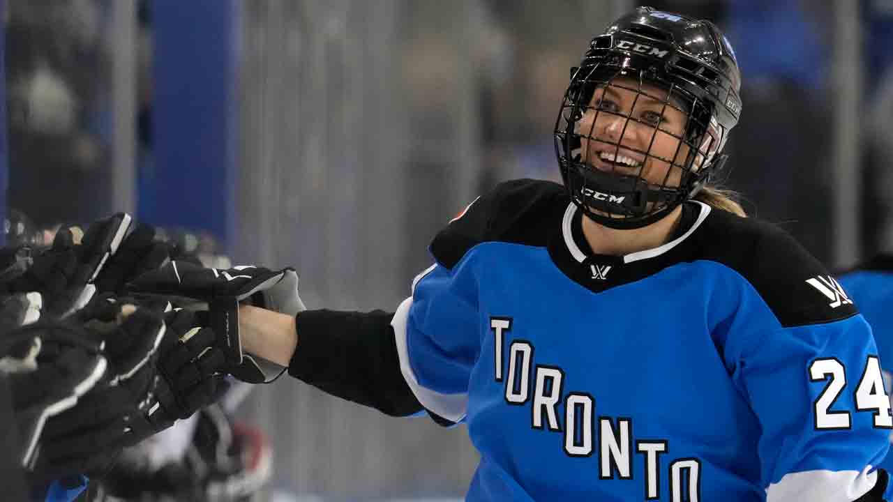 Sceptres re-sign former MVP Natalie Spooner, forward Jesse Compher