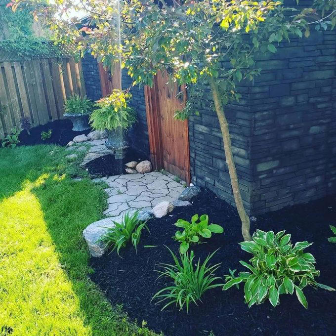 9 of the Best Black Mulch Landscaping Ideas