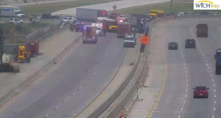 Southbound I-135 reopens after multi-vehicle crash Southbound I-135 reopens after multi-vehicle crash