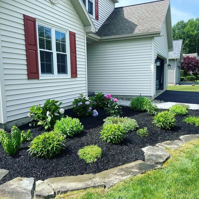 9 Black Mulch Landscaping Ideas