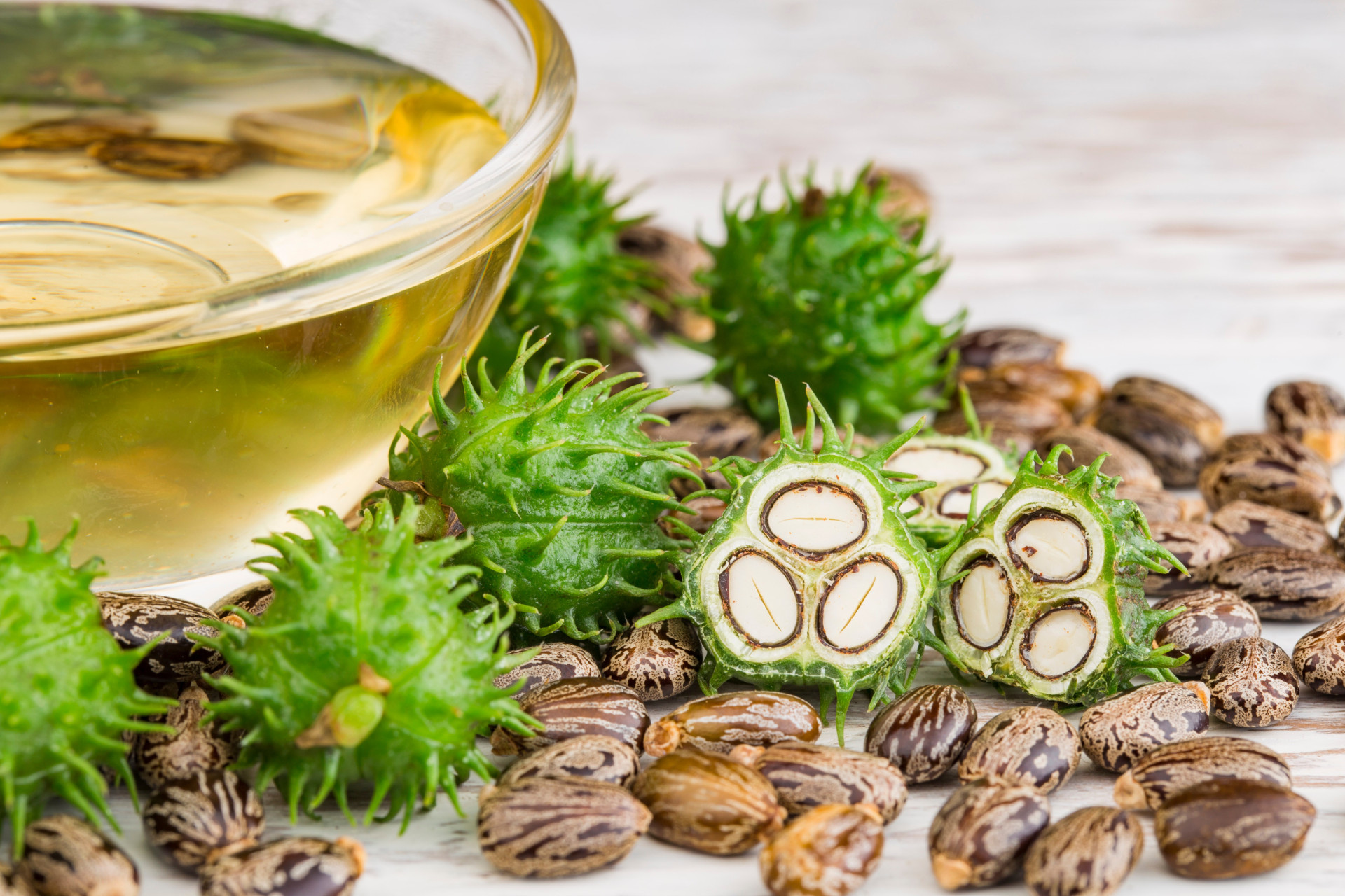 Vous ne connaissez pas l'huile de ricin ? Voilà pourquoi vous devez l ...