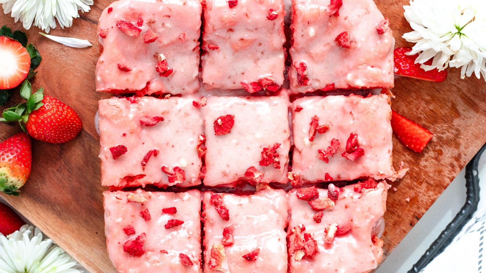 24 cake mix hacks that upgrade a simple box into something you'll crave