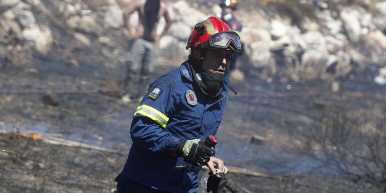 Πυροσβεστική για φωτιά στη Βάρης-Κορωπίου: Εξαπλώθηκε ταχύτατα λόγω ...