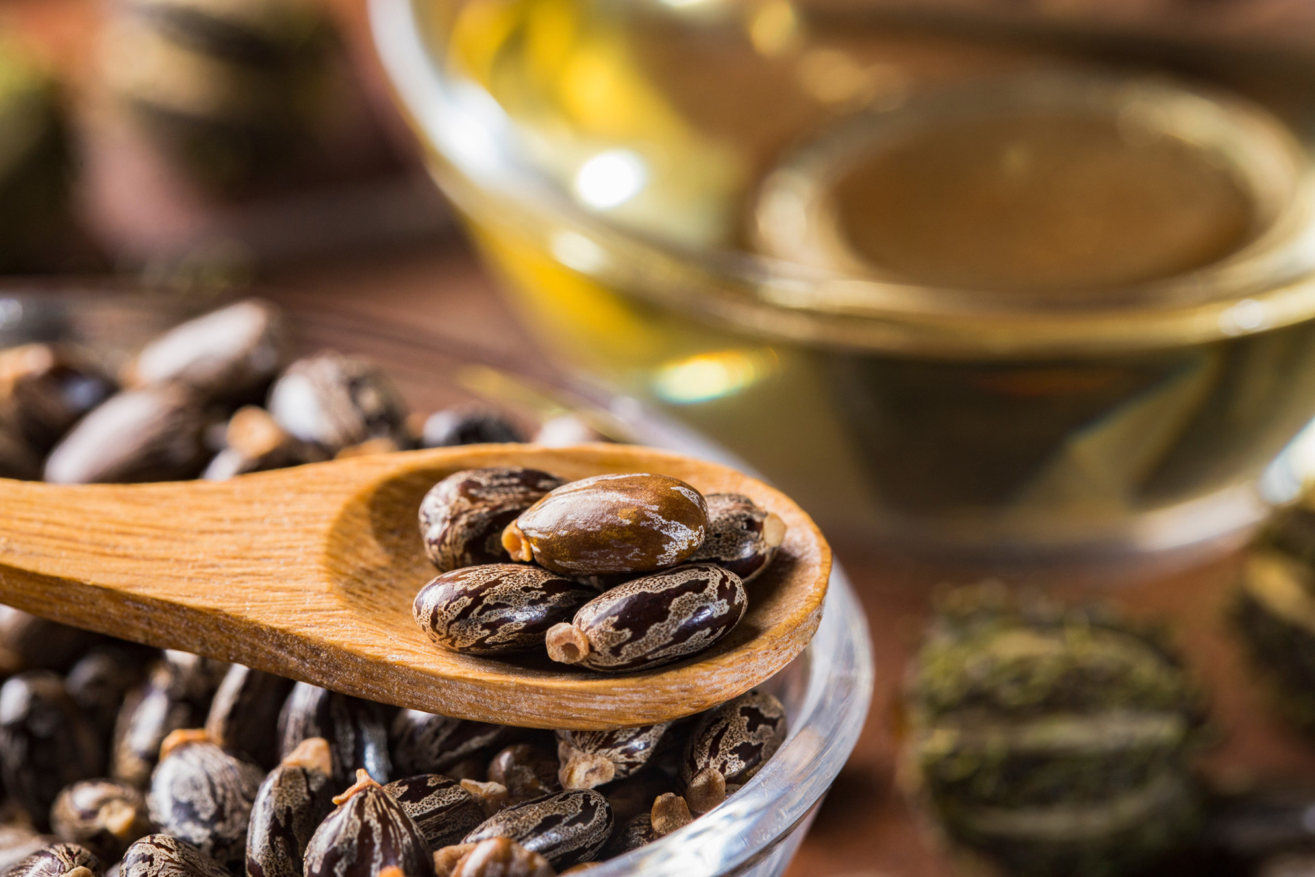 Vous ne connaissez pas l'huile de ricin ? Voilà pourquoi vous devez l ...