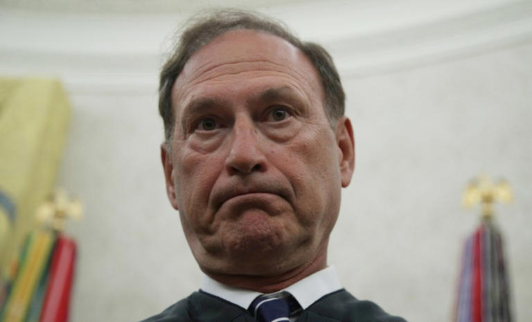 Raskin, Ocasio-Cortez demand answers from Roberts on Alito, Thomas actions Raskin, Ocasio-Cortez demand answers from Roberts on Alito, Thomas actions