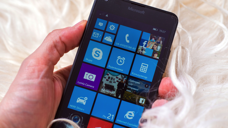 Hacked Desktop Windows on Lumia Phones Gets a Performance Boost
