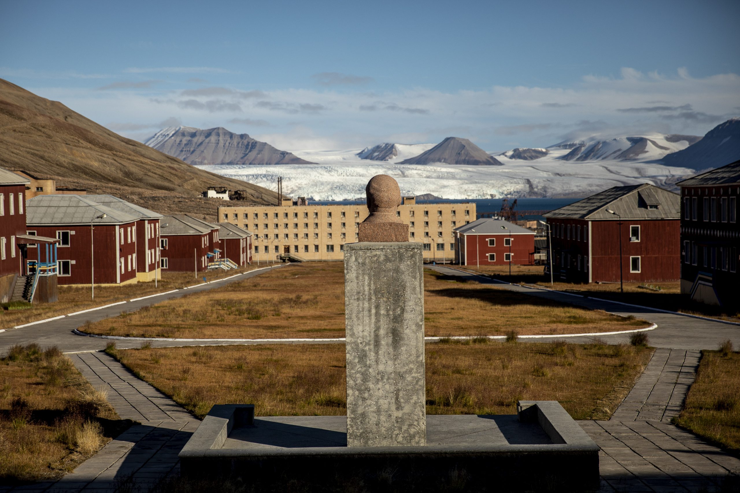 The mystery of Pyramiden, the abandoned city in the Arctic Sea