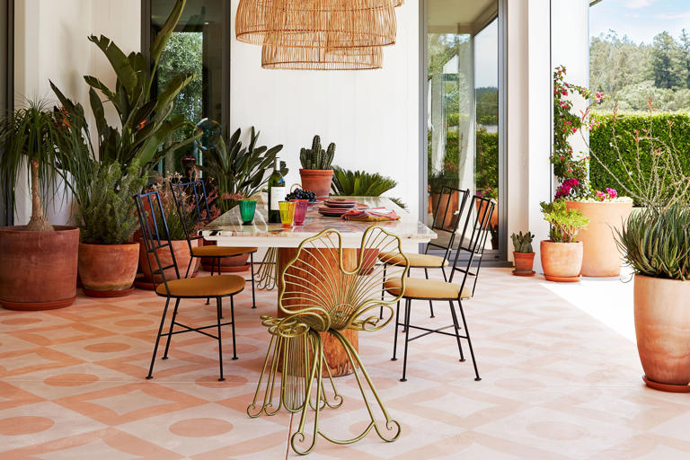 The Best Outdoor Furniture Stores for Optimizing Your Backyard Space