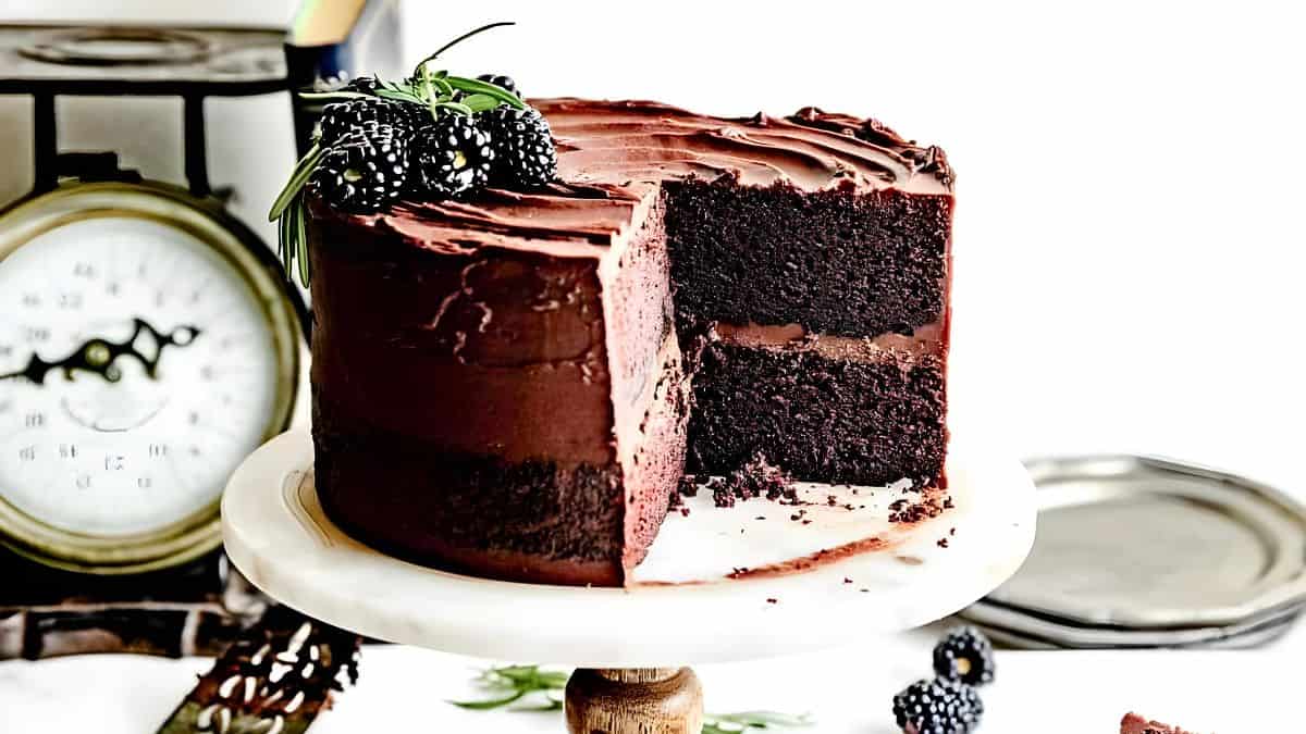 20 Stunning Layer Cakes For Every Occasion