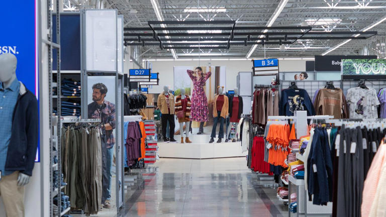 These Vintage Photos Show the Evolution of Walmart