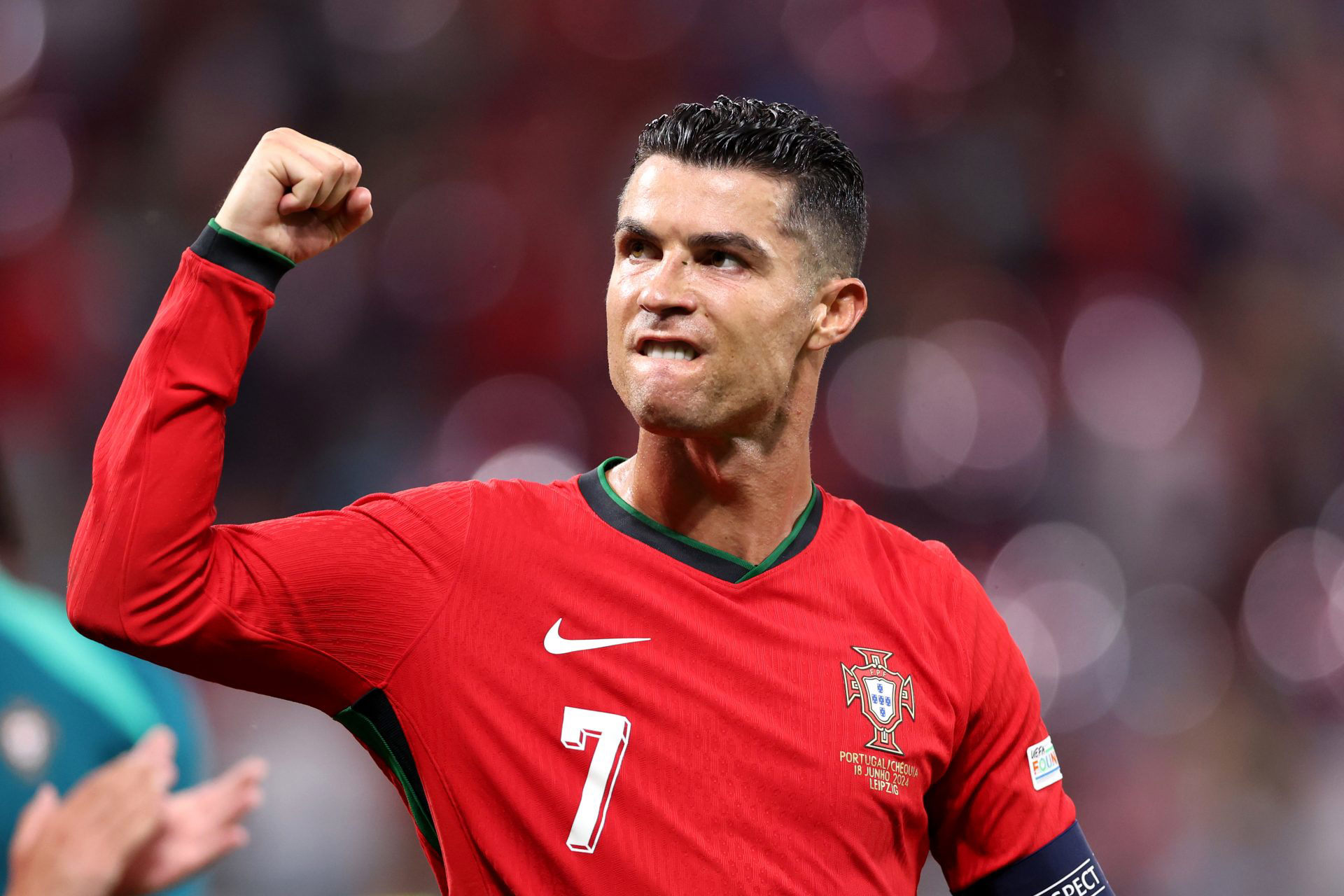 Cristiano Ronaldos unglaubliche Geste vorm Spiel Georgien-Portugal Cristiano Ronaldos unglaubliche Geste vorm Spiel Georgien-Portugal