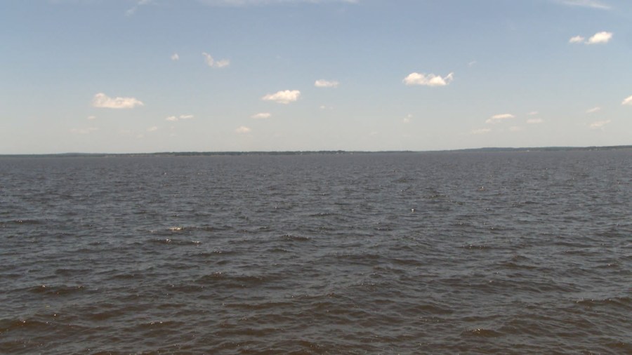 Three rescued after boat capsizes on Ross Barnett Reservoir