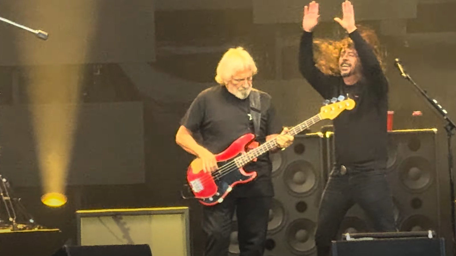 Soittakaa Paranoid! Ja Foo Fighters soitti, vieläpä arvovaltaisen ... Soittakaa Paranoid! Ja Foo Fighters soitti, vieläpä arvovaltaisen ...