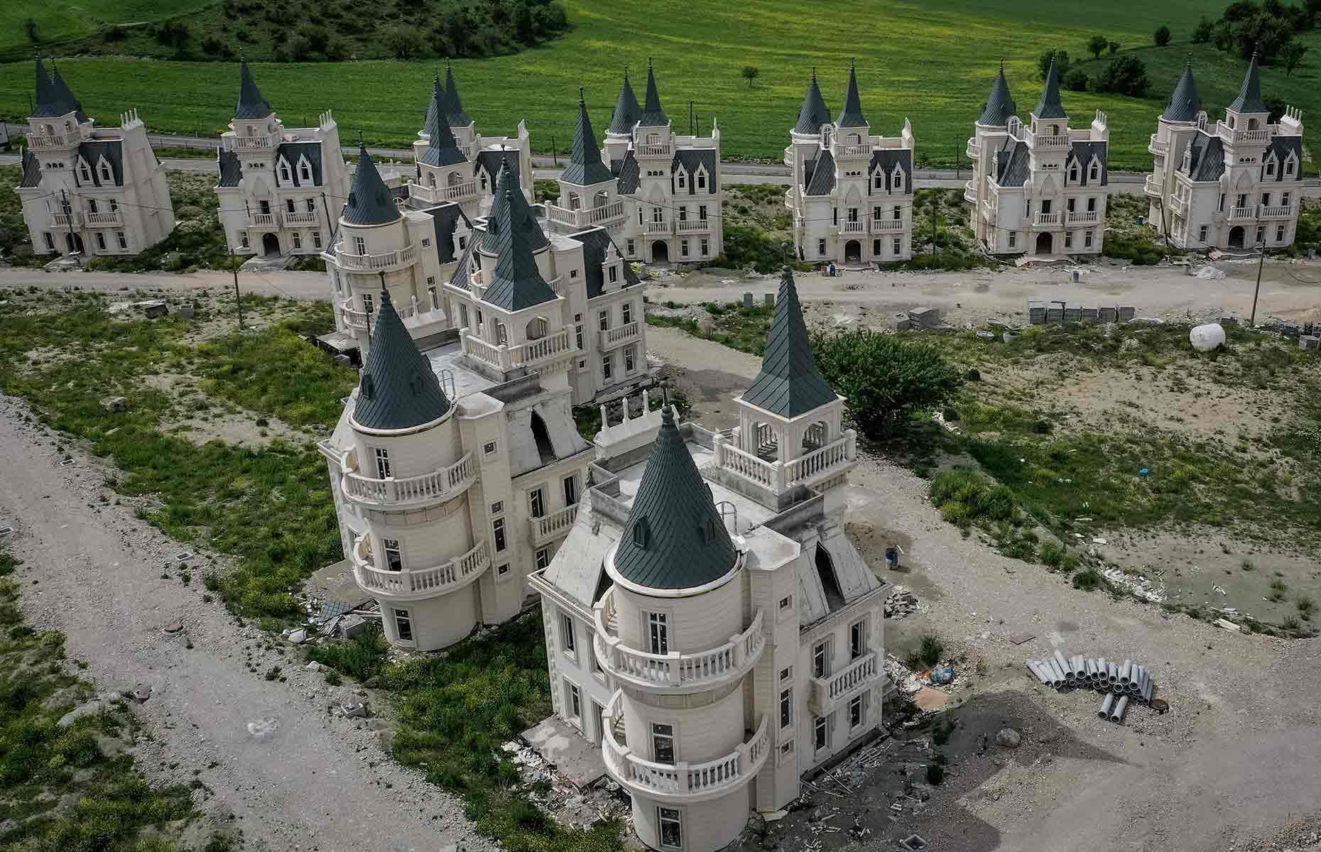 Inside 9 modern mansions that were abandoned and left to decay