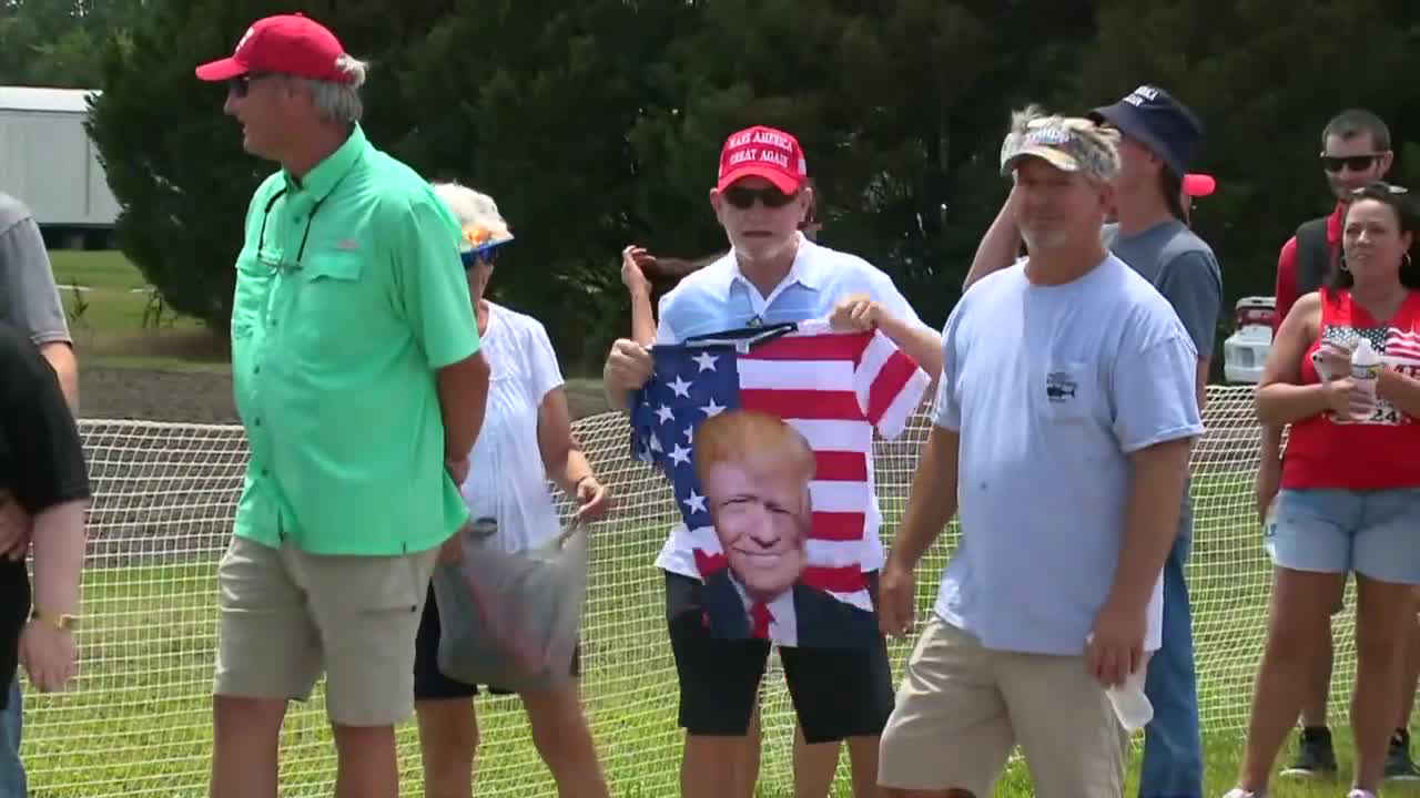 Trump supporters flock to Virginia farm for campaign rally Trump supporters flock to Virginia farm for campaign rally