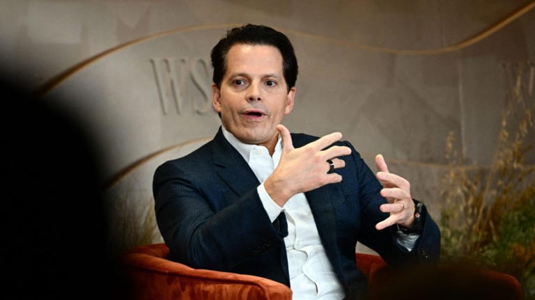 Scaramucci: ‘I’m watching a brutal train crash unfold for JD Vance’ Scaramucci: ‘I’m watching a brutal train crash unfold for JD Vance’