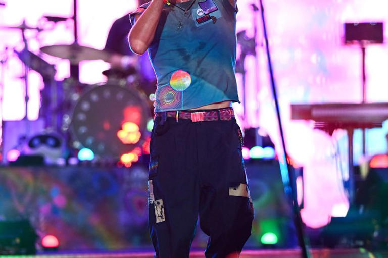 Coldplay thrill Glastonbury with record-breaking set as fans go wild Coldplay thrill Glastonbury with record-breaking set as fans go wild