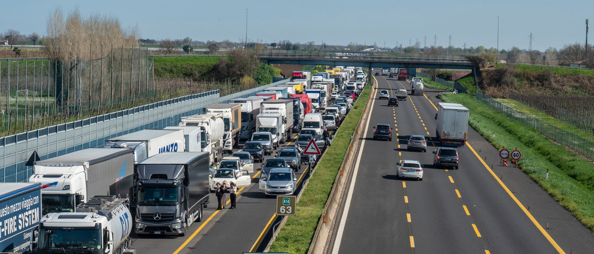 Incidente oggi in A14 a Bologna: code e traffico congestionato Incidente oggi in A14 a Bologna: code e traffico congestionato