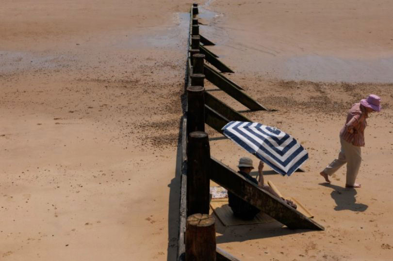 UK set to fry in 30C heatwave from Europe as heat blast smothers Britain UK set to fry in 30C heatwave from Europe as heat blast smothers Britain