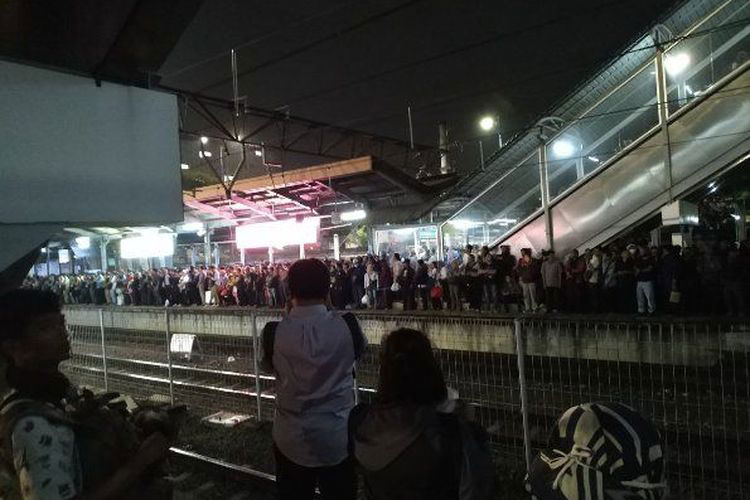 Ada Gangguan Persinyalan KRL di Antara Stasiun Parung Panjang-Cisauk ... Ada Gangguan Persinyalan KRL di Antara Stasiun Parung Panjang-Cisauk ...
