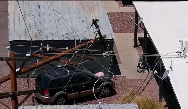 Crash Knocks Down Power Pole In Central Phoenix Leaving Hundreds