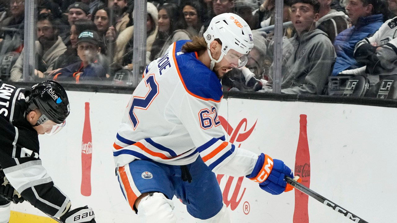 Edmonton Oilers re-sign Raphael Lavoie to one-year, two-way contract Edmonton Oilers re-sign Raphael Lavoie to one-year, two-way contract