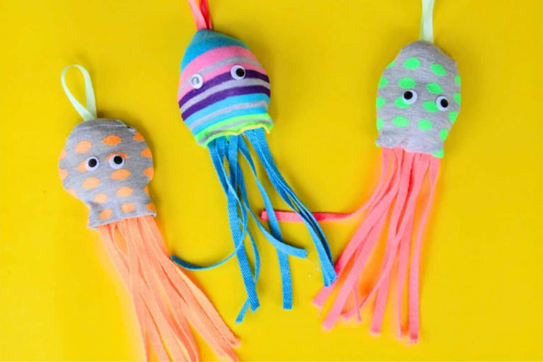 15 Fun Shoelace Craft Tutorials