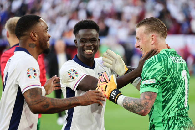 Lineker sends warning to Jordan Pickford over water bottle ‘cheat sheet’ Lineker sends warning to Jordan Pickford over water bottle ‘cheat sheet’