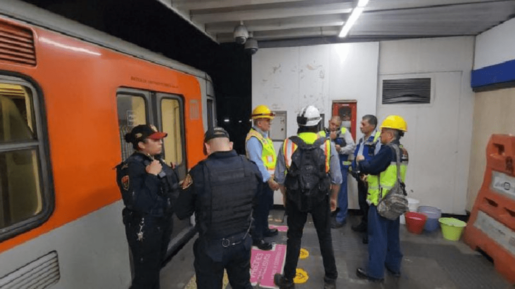 Tras cinco horas, reanudan servicio completo de la Línea 2 Tras cinco horas, reanudan servicio completo de la Línea 2