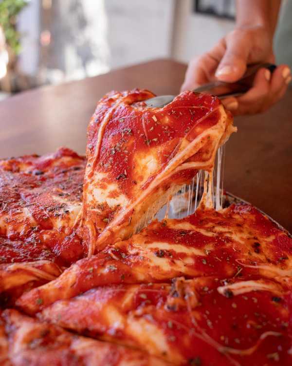 Pizza invertida: o segredo por trás do sabor único que fatura R$ 280 ...