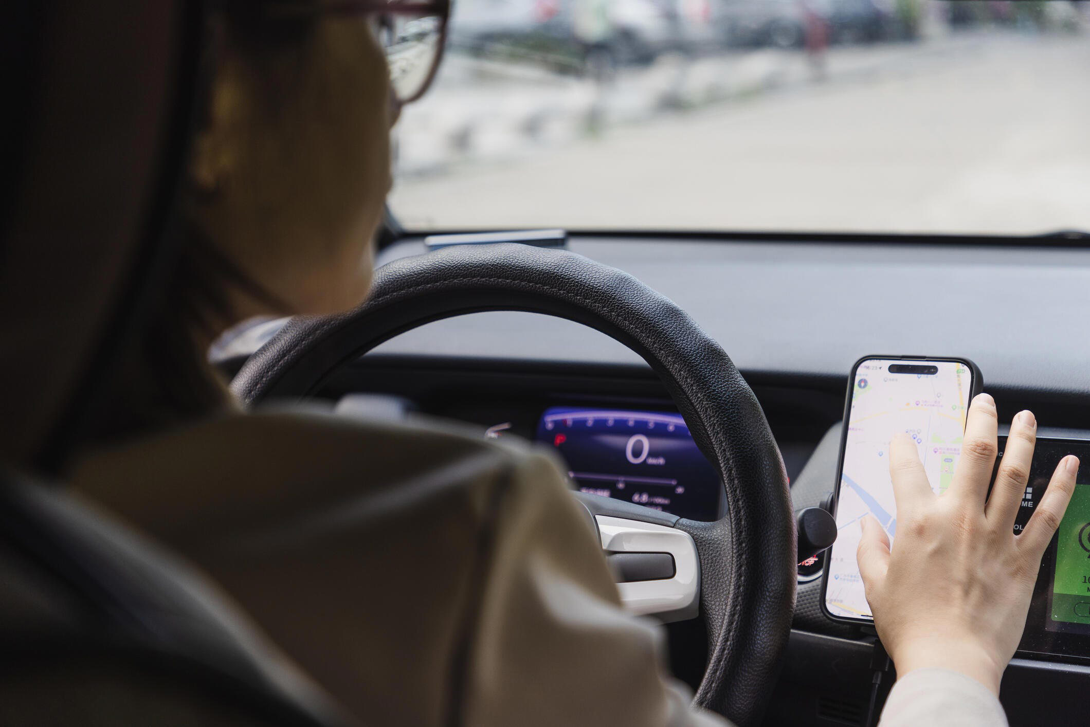 Google Finally Adds Speedometer to Google Maps for iPhone and CarPlay Google Finally Adds Speedometer to Google Maps for iPhone and CarPlay