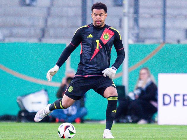 Actors who started as extras