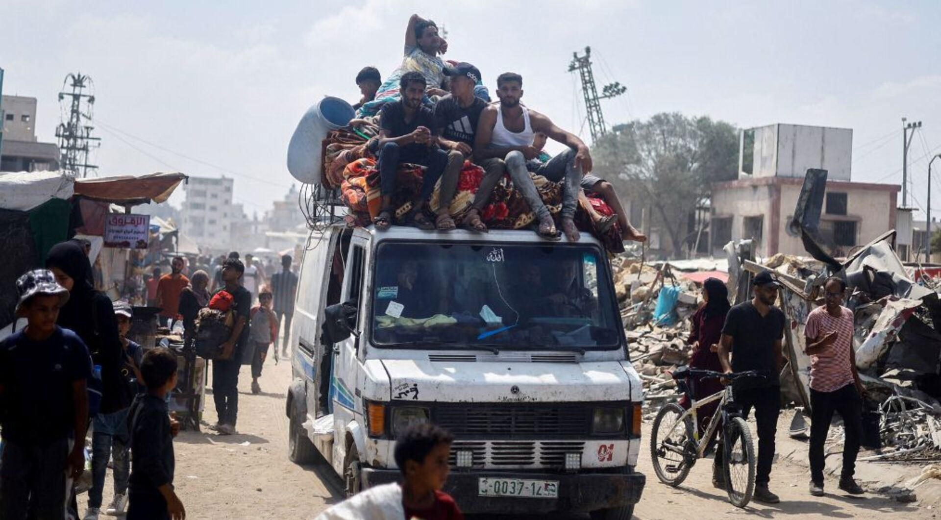 Israeli army drops leaflets, orders Palestinians to leave Gaza City Israeli army drops leaflets, orders Palestinians to leave Gaza City