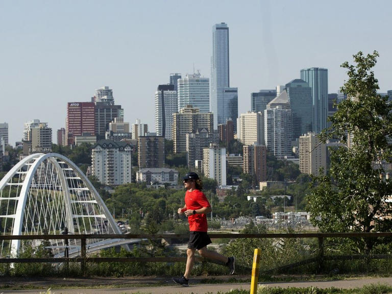 Edmonton weather: Heat warning lifts, chance of rain throughout the week